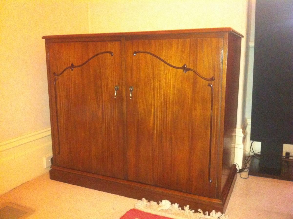 Walnut hi-fi cabinet, custom, stunning |﻿ Stereo, Home Cinema ...