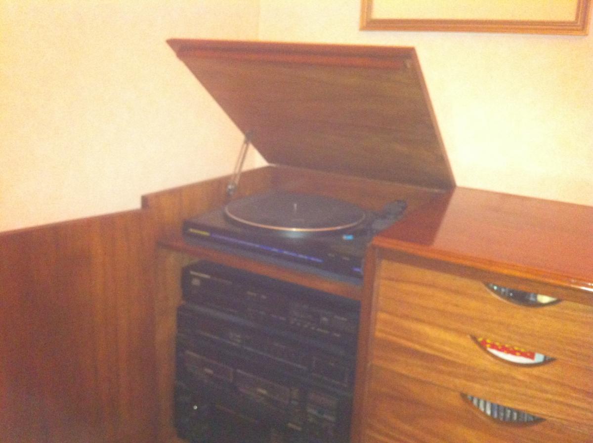 Walnut hi-fi cabinet, custom, stunning |﻿ Stereo, Home Cinema ...