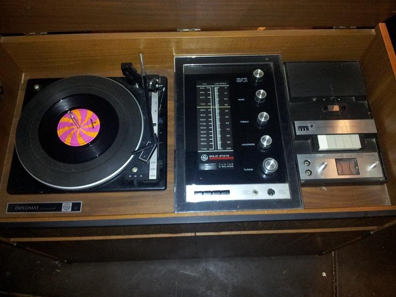 Can anyone help me identify this old school Stereogram G.E. Diplomat ...