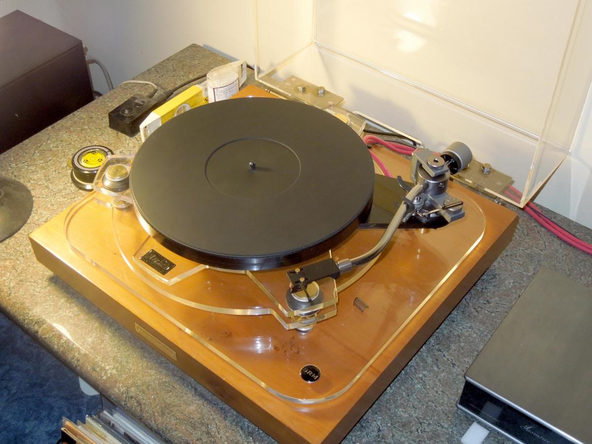 The Importance of Lids - Turntables, Record Players & Vinyl - StereoNET