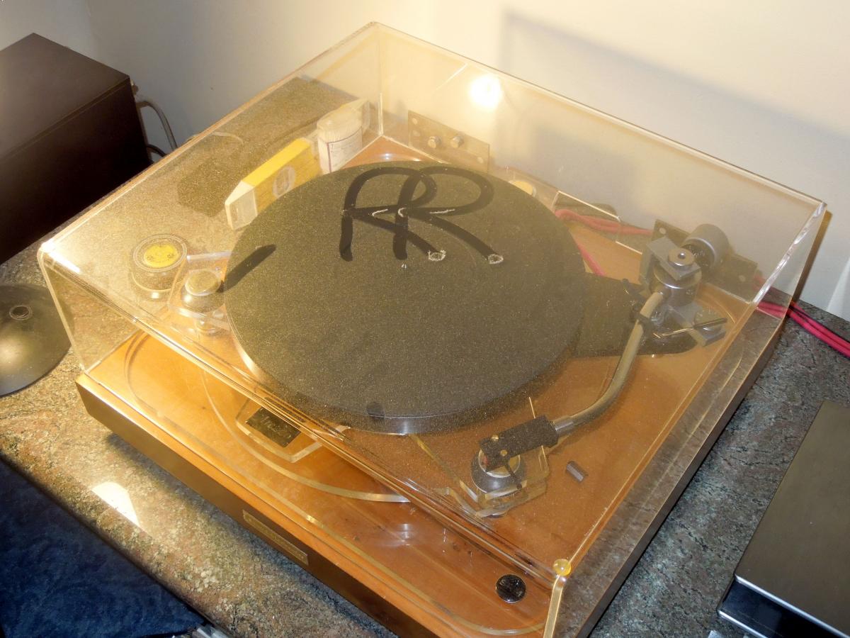 The Importance of Lids - Turntables, Record Players & Vinyl - StereoNET