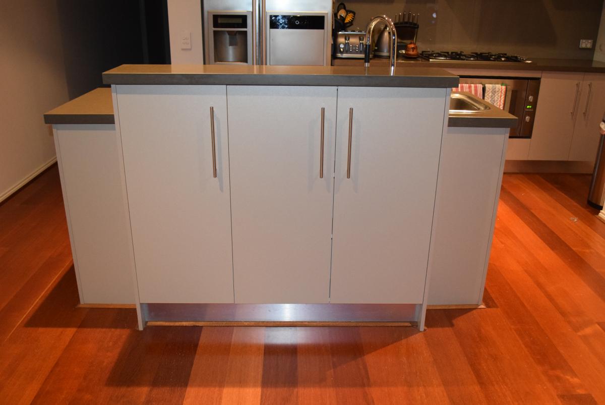 SOLD: FS: Kitchen benchtop/raised servery/overhead cupboards |﻿ Stereo ...