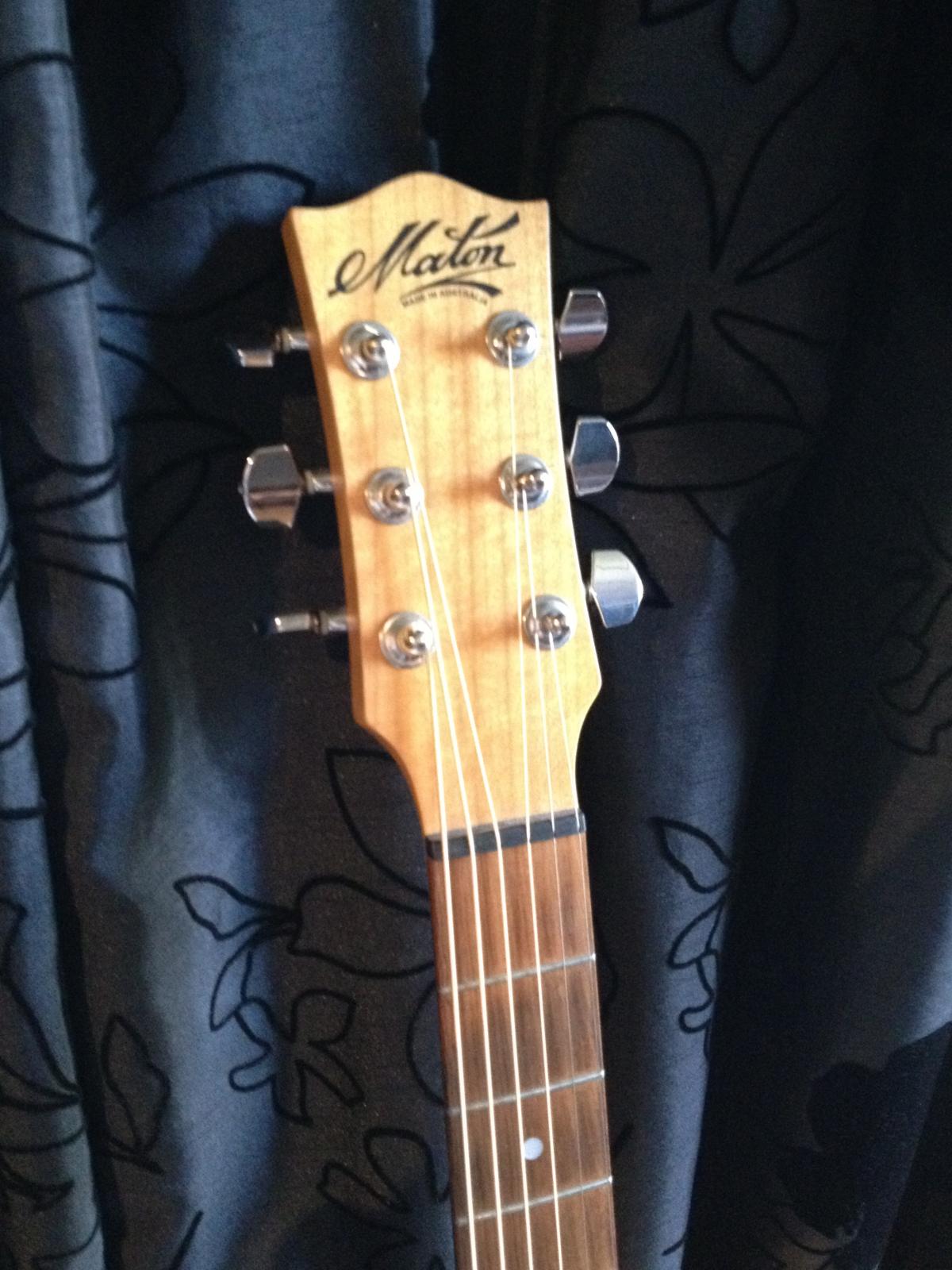 FS Maton M225 Dreadnought Acoustic Guitar w/ hard case - Stereo, Home ...