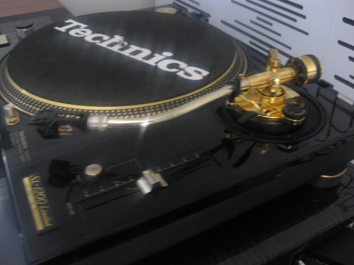 FS 2 x Technics SL 1200 GOLD limited edition turtables RARE ...