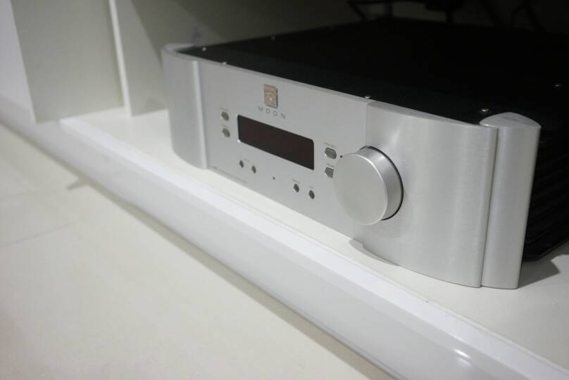 SOLD: EOI: SIMAUDIO MOON i7RS dual mono integrated amplifier - Stereo ...