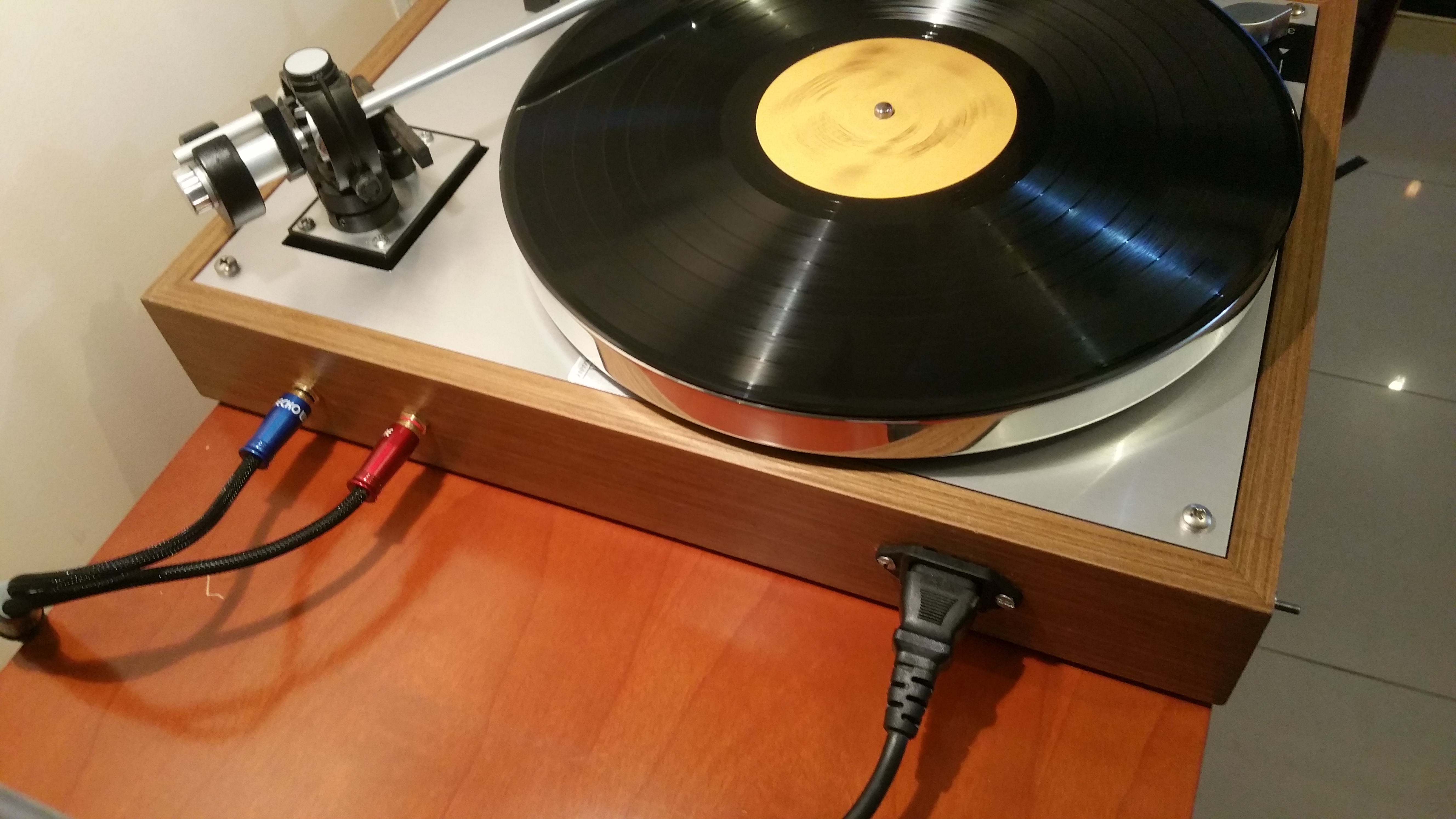 Installing IEC socket in Thorens.. which wires are live and neutral ...