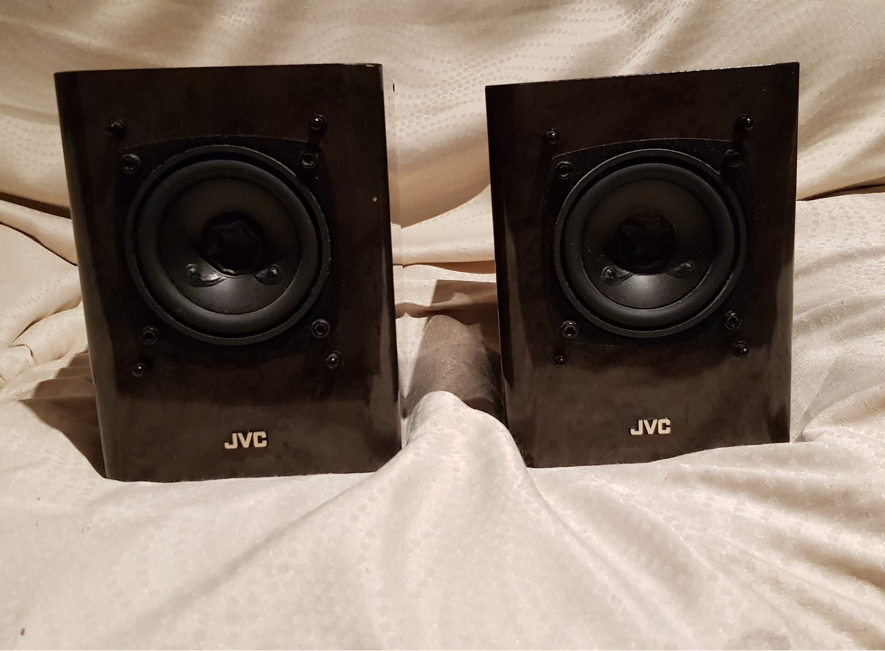 FREE: SMALL JVC SPEAKERS - Pay it Forward | Giveaways - StereoNET