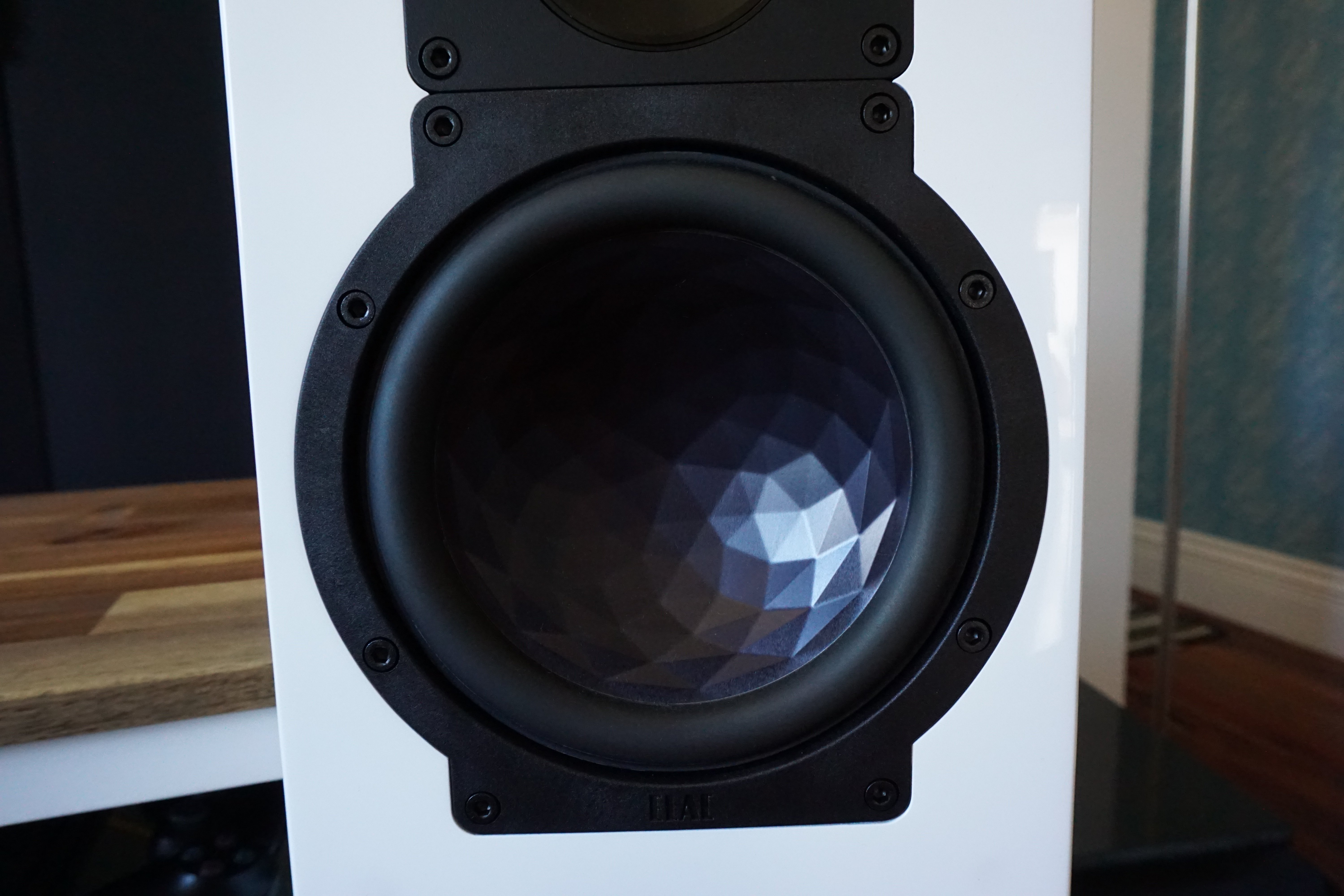 SOLD: FS: Elac 244.3 (white) CC 200.2 (metallic grey) + stands ...