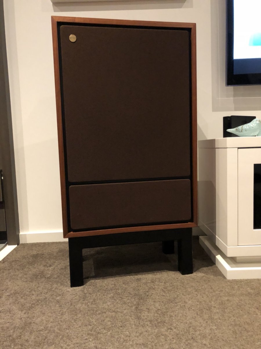 Custom Speaker Stands - Speakers, Soundbars and Subwoofers - StereoNET