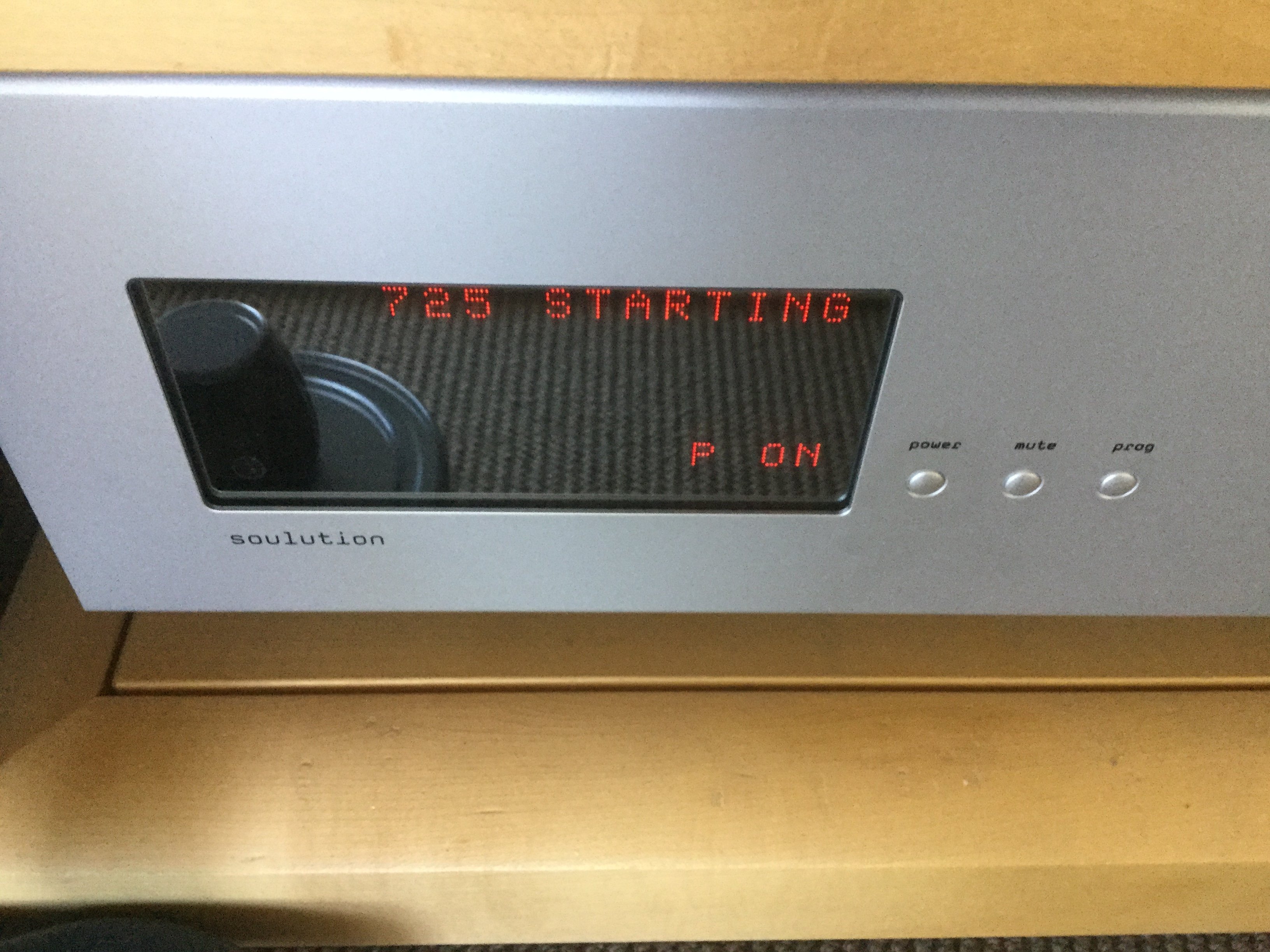EOI: SOULUTION 725 preamp + 710 power amp - Stereo, Home Cinema ...