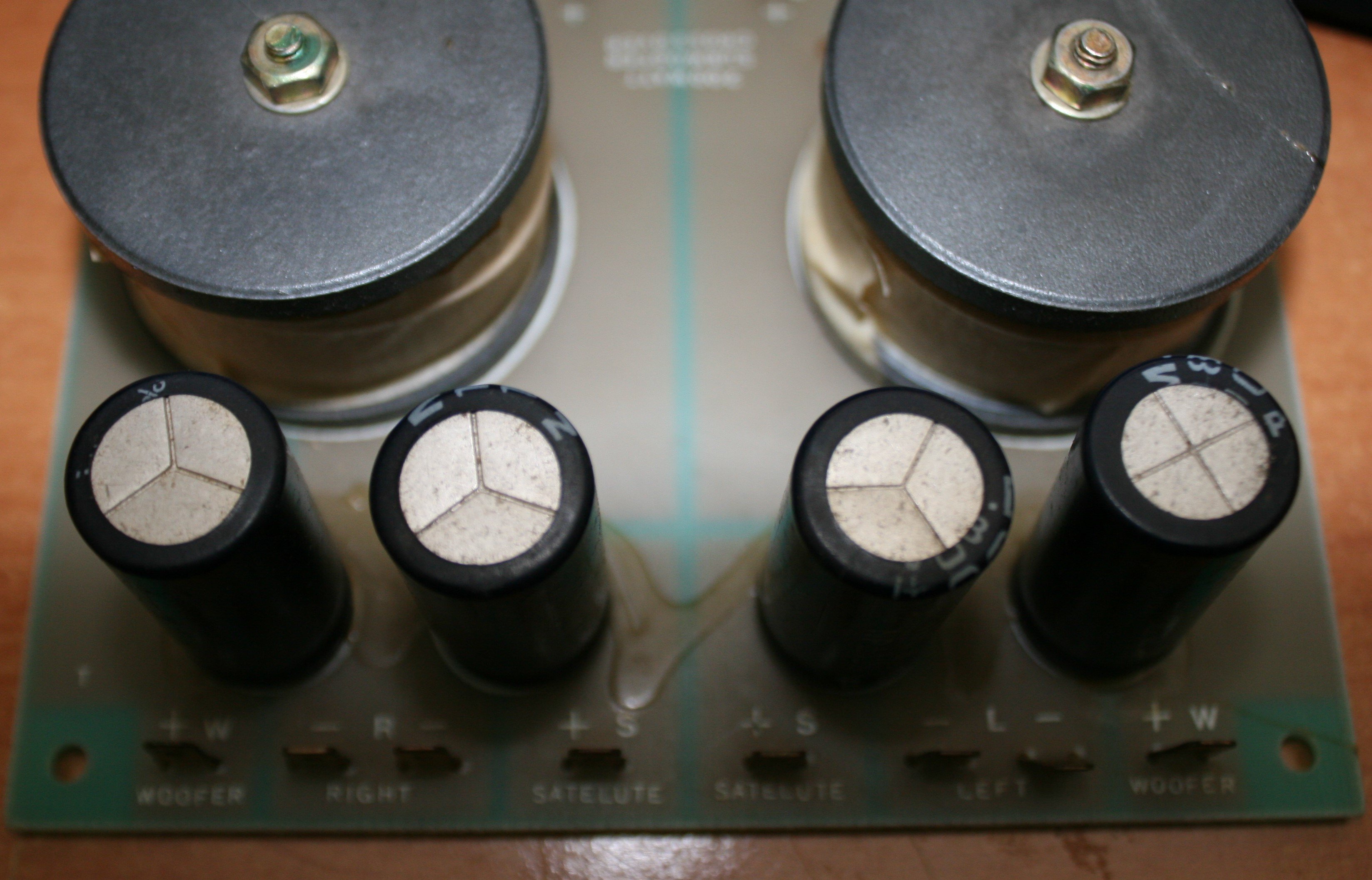 Subwoofer crossover on studiomaster mosfet 1000 - Speakers, Soundbars ...