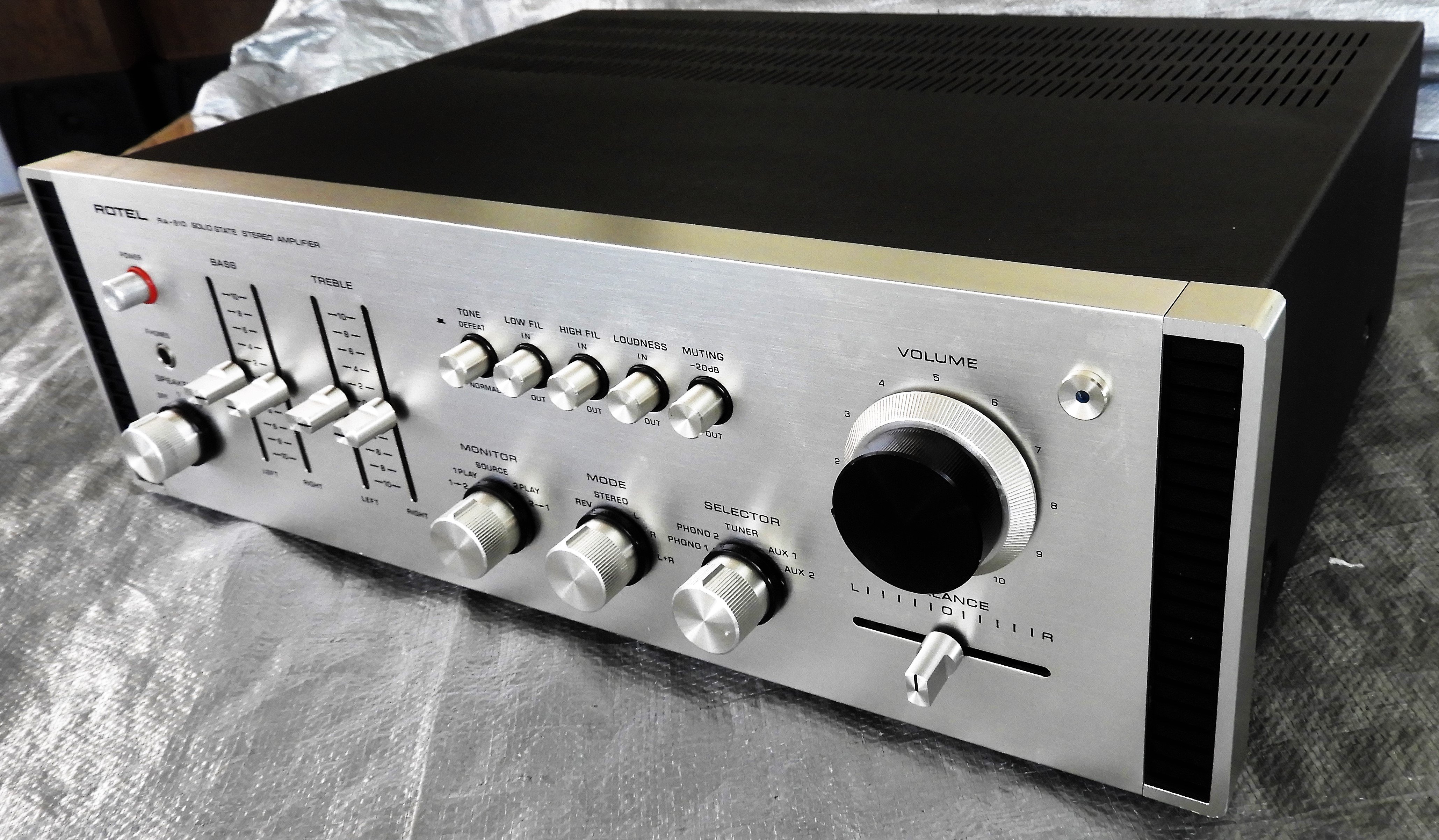 SOLD: FS: ROTEL RA-810 VINTAGE HI FI AMPLIFIER |﻿ Stereo, Home Cinema ...