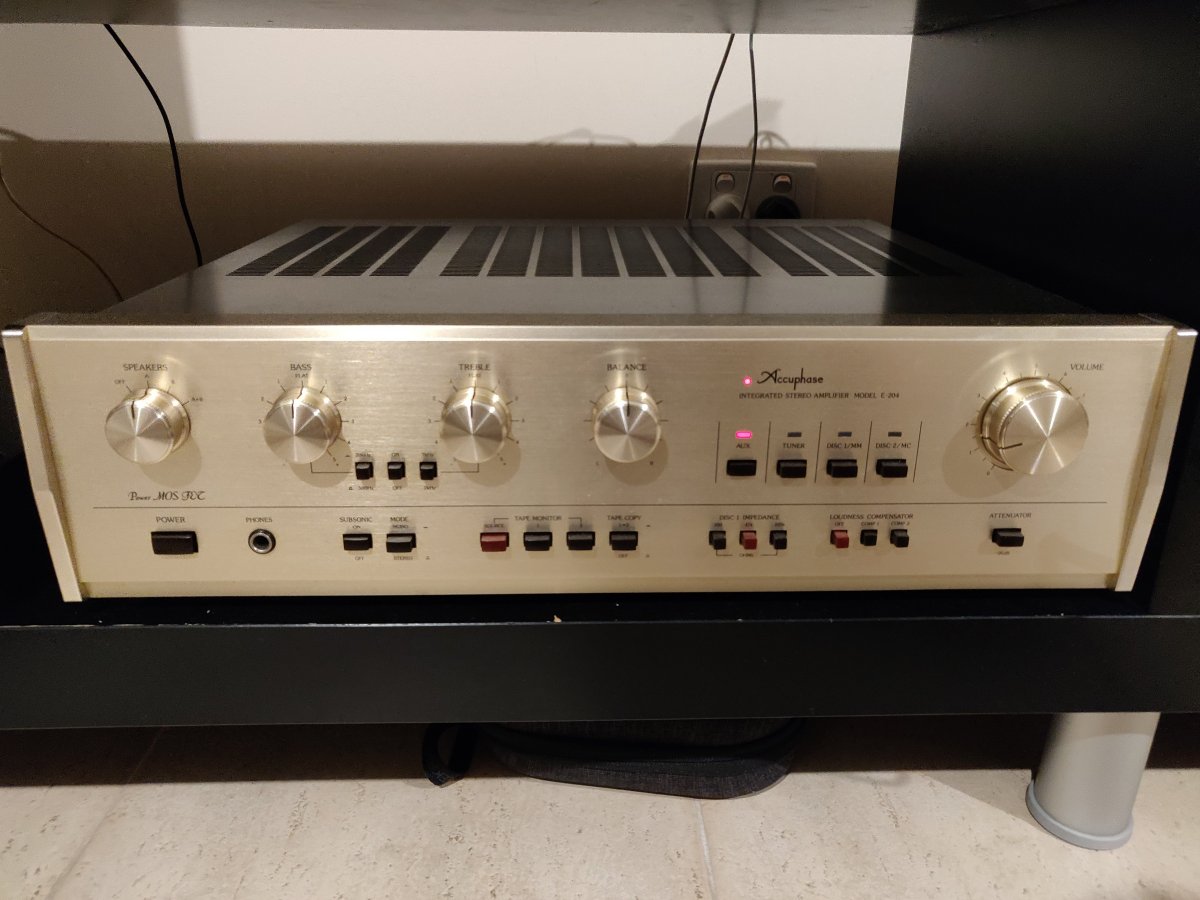 Withdrawn Accuphase E-204 integrated amplifier - Stereo, Home Cinema ...