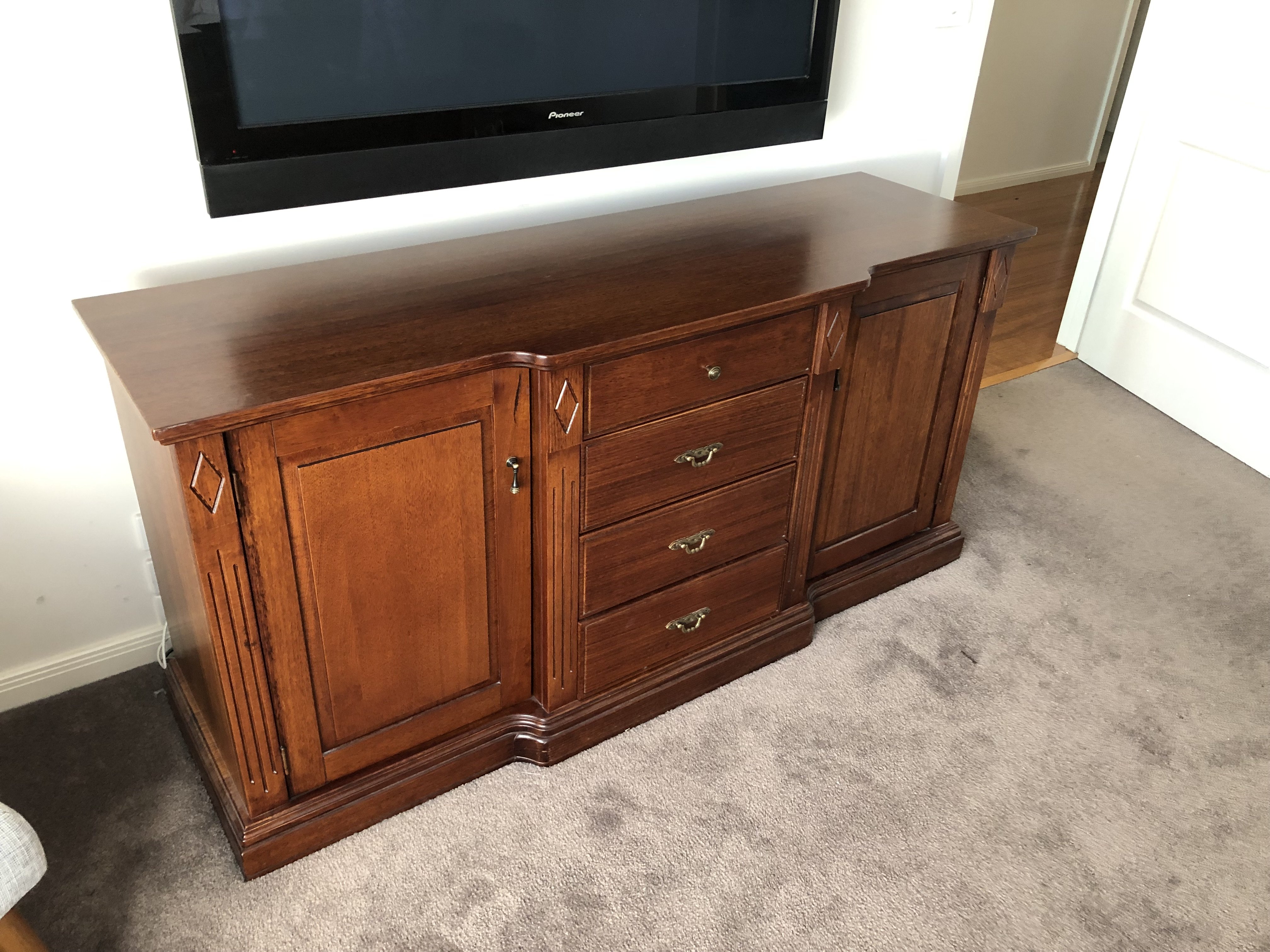 FS - Wentworth Solid Timber / Leather Queen Bed Suite, Dressing Table ...