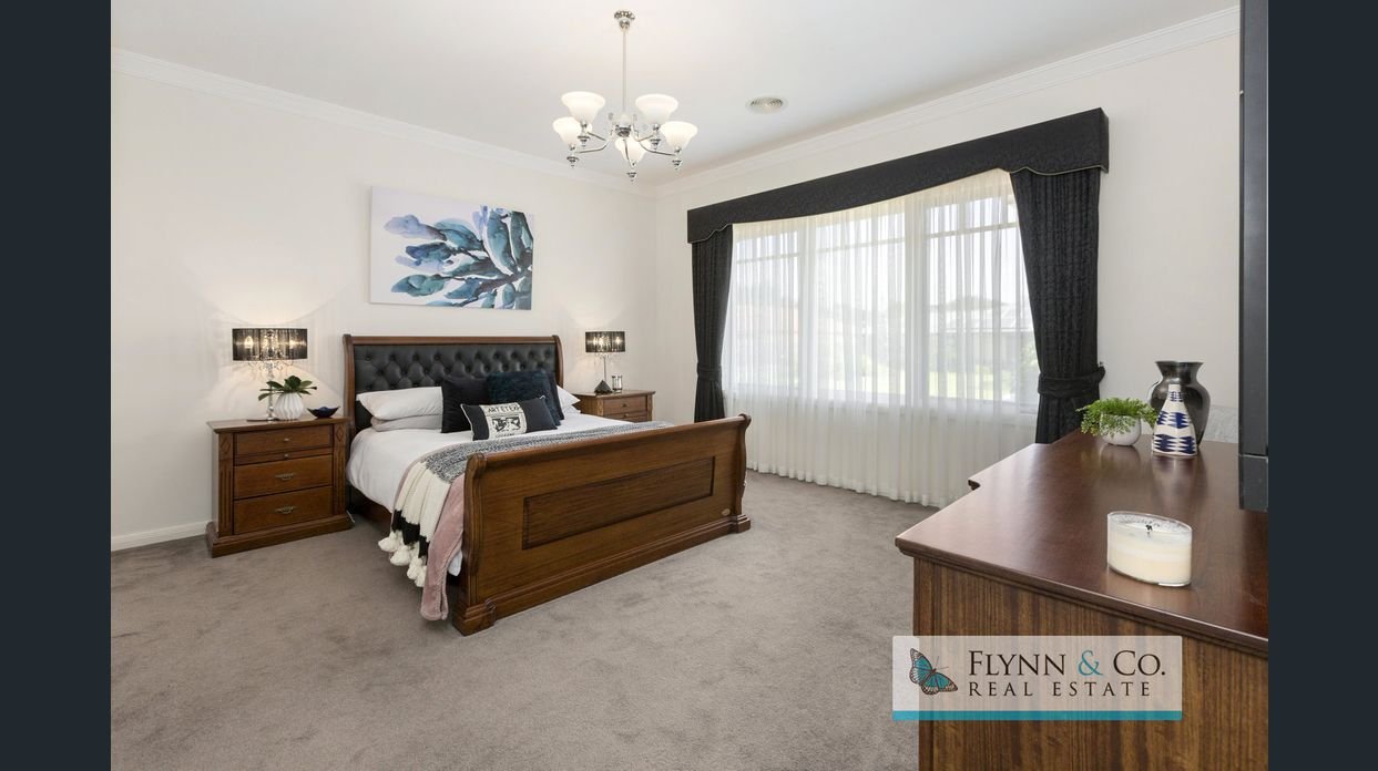 FS - Wentworth Solid Timber / Leather Queen Bed Suite, Dressing Table ...