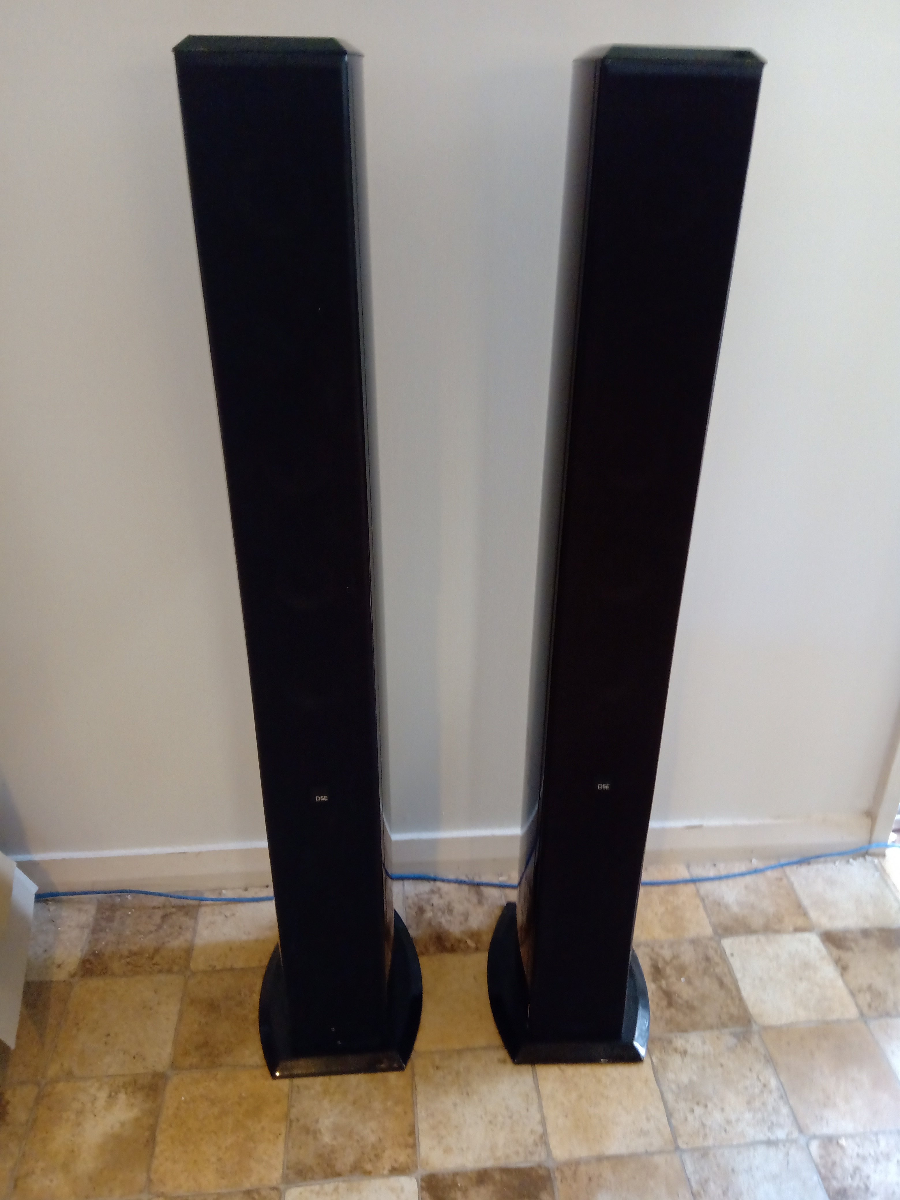 FS: DSE Surround Speaker System (incl Subwoofer) |﻿ Hi-Fi, 52% OFF