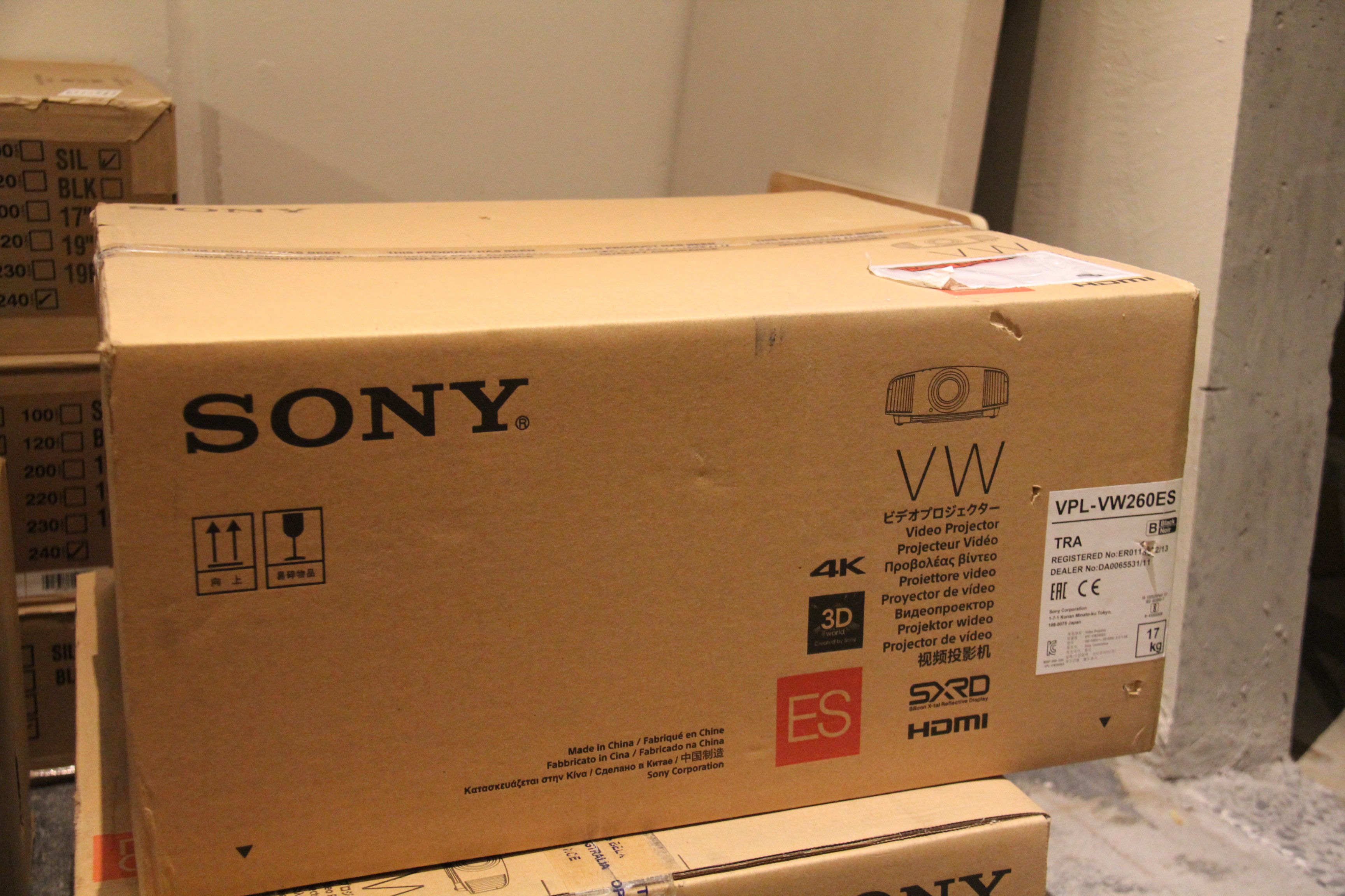 Sony VPL-VW260ES 4K Home Cinema Projector - Brand New - Commercial Classifieds - StereoNET