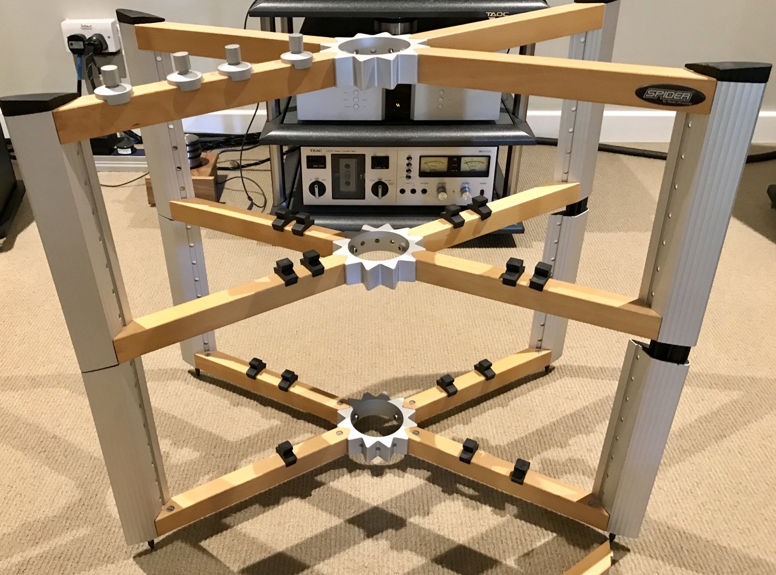 FS: Finite Elemente Spider Rack - stand for High-End audio components ...