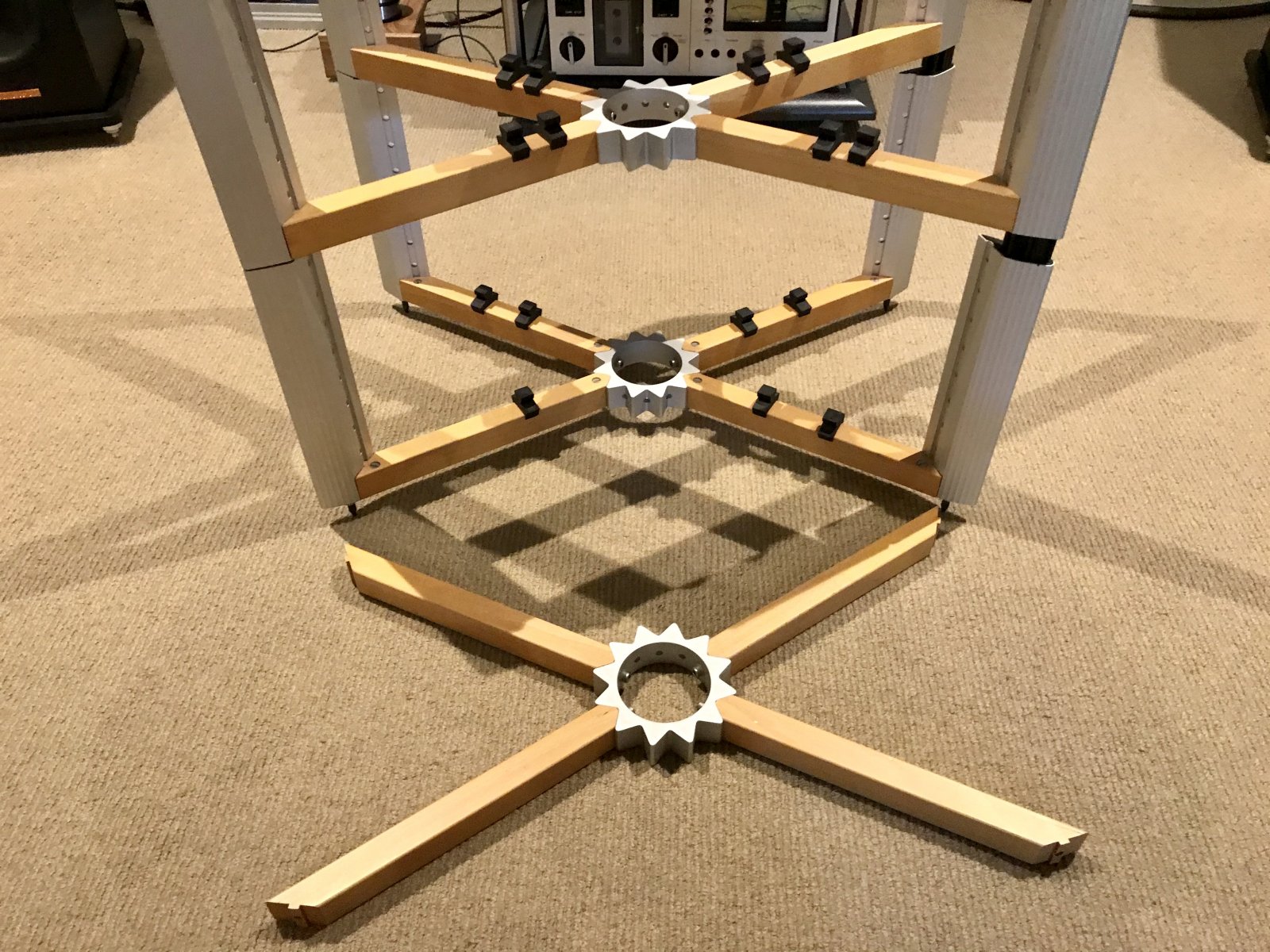 FS: Finite Elemente Spider Rack - stand for High-End audio components ...