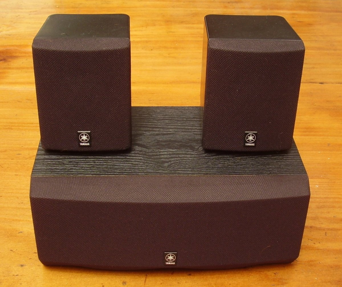 FS: Yamaha RX-V480 Pro-Logic & DSP Receiver. Optional Centre & Surround ...