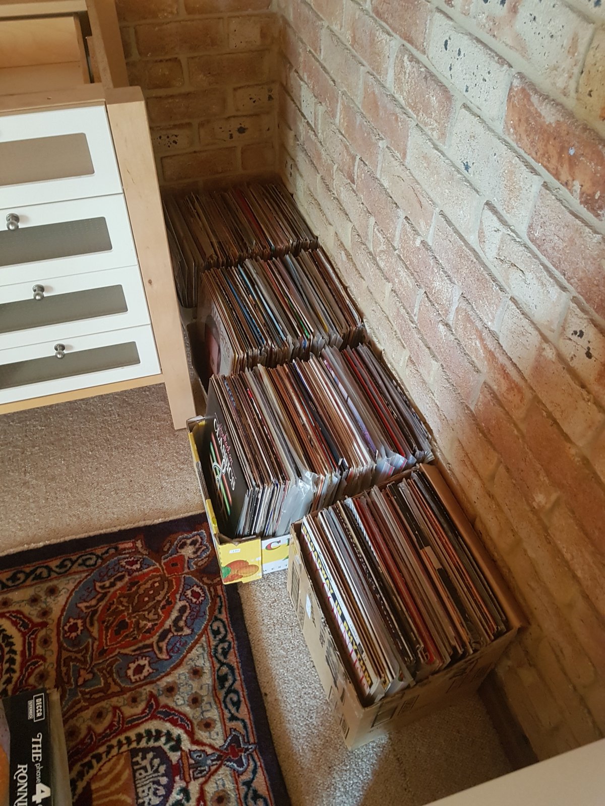 Loads of vinyl, hundreds of lp's - Vinyl, CD, and Blu-ray - StereoNET