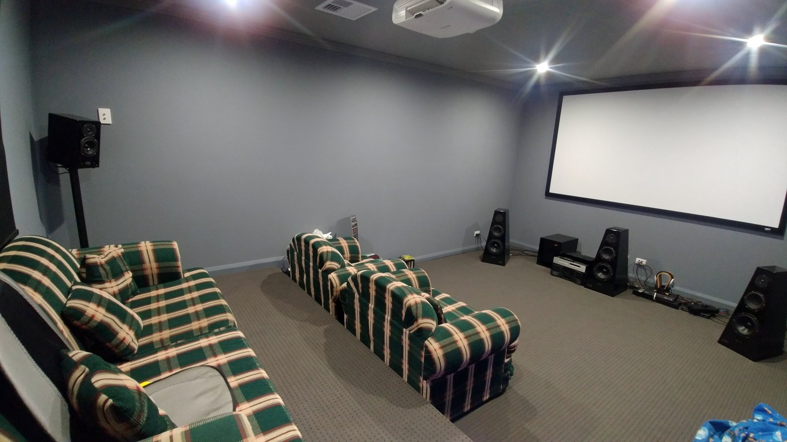 How to position your speakers perfectly |﻿ Speakers, Soundbars and ...