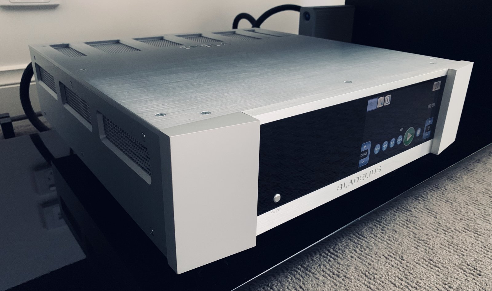 Bladelius Embla DL - High end DAC / Pre Amp / Streamer / Server As New ...