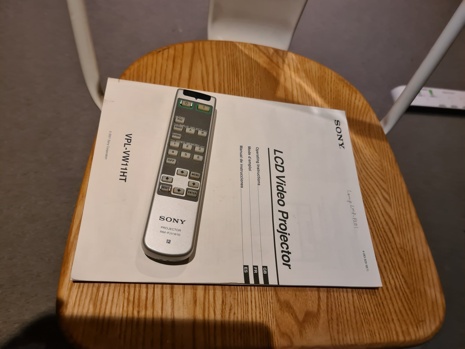 FS: Sony VPL-VW11HT - Hi-Fi and Cinema Cables & Accessories - StereoNET