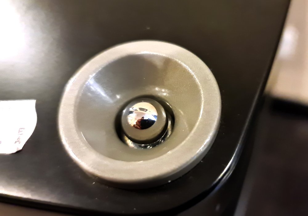 Avid Isorak Audio Equipment Rack - Commercial Classifieds - StereoNET