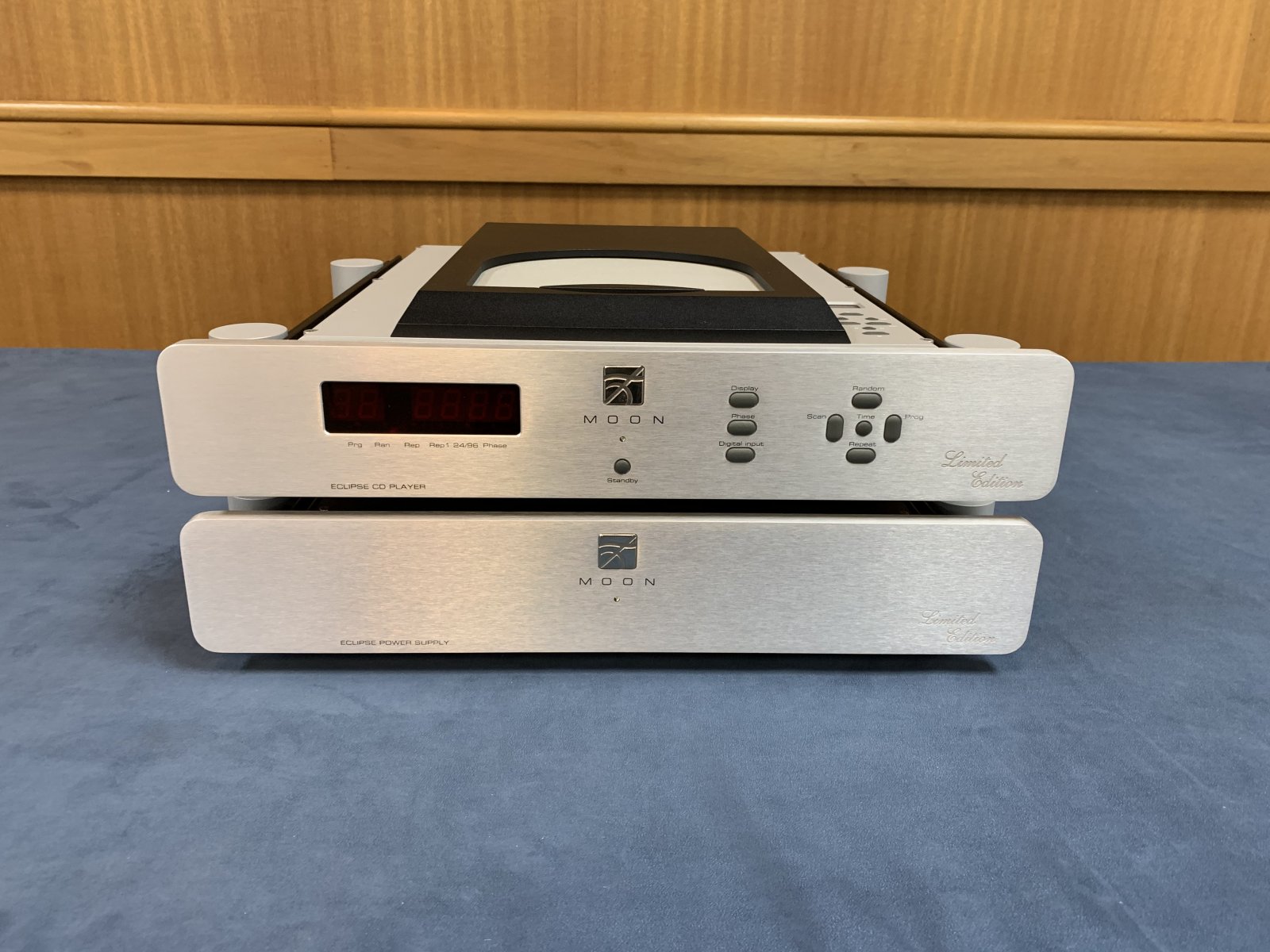 EOI: Simaudio Moon Eclipse Limited Edition CD Player/DAC - Stereo, Home ...
