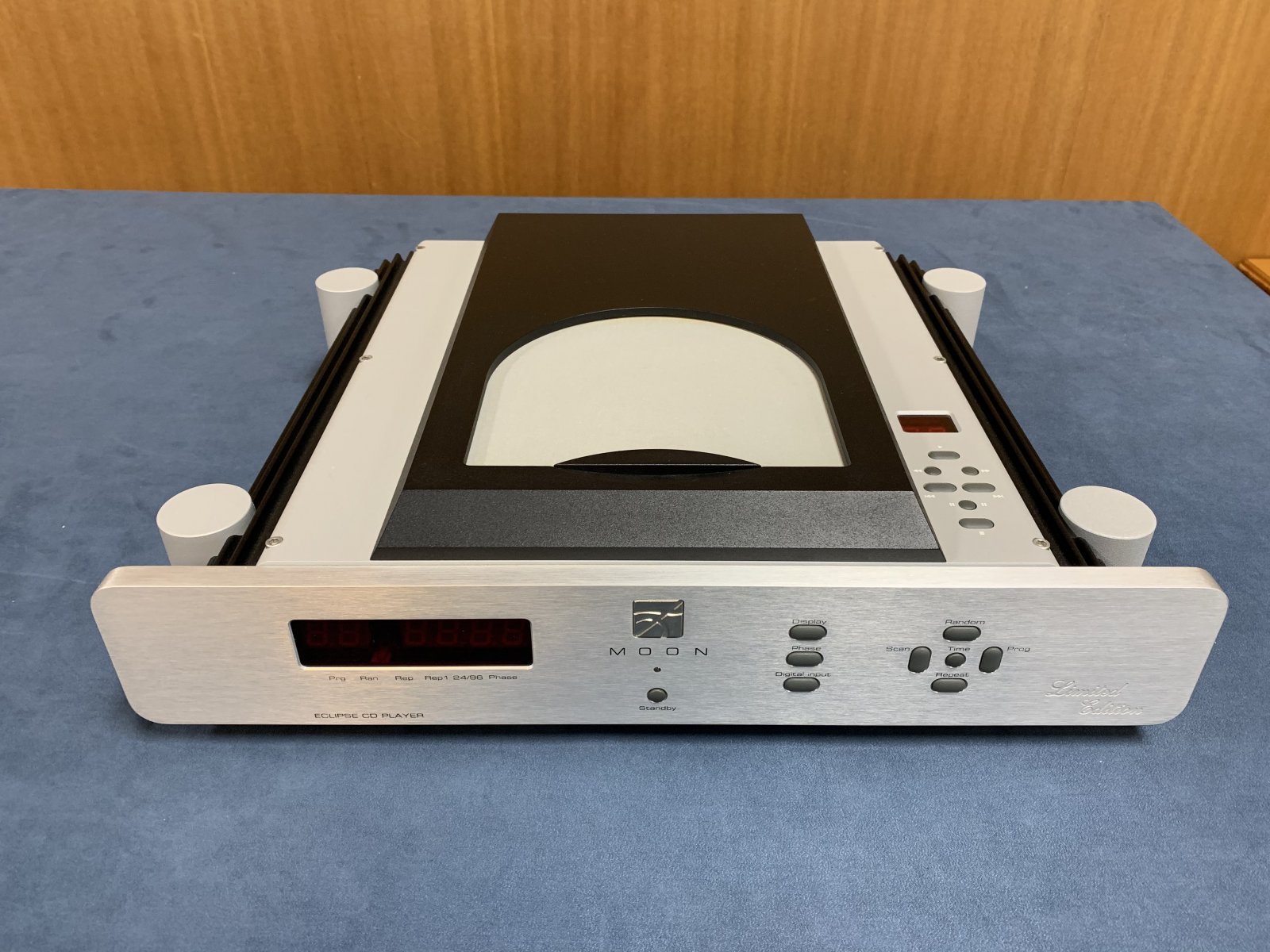 EOI: Simaudio Moon Eclipse Limited Edition CD Player/DAC - Stereo, Home ...