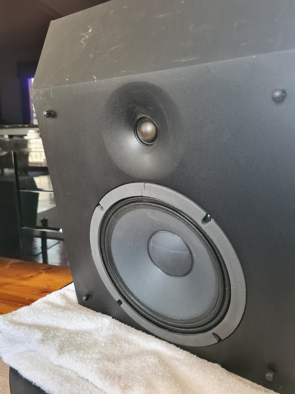 FS: Krix KX-1850 Surround Speakers x2 - Hi-Fi and Cinema Cables ...