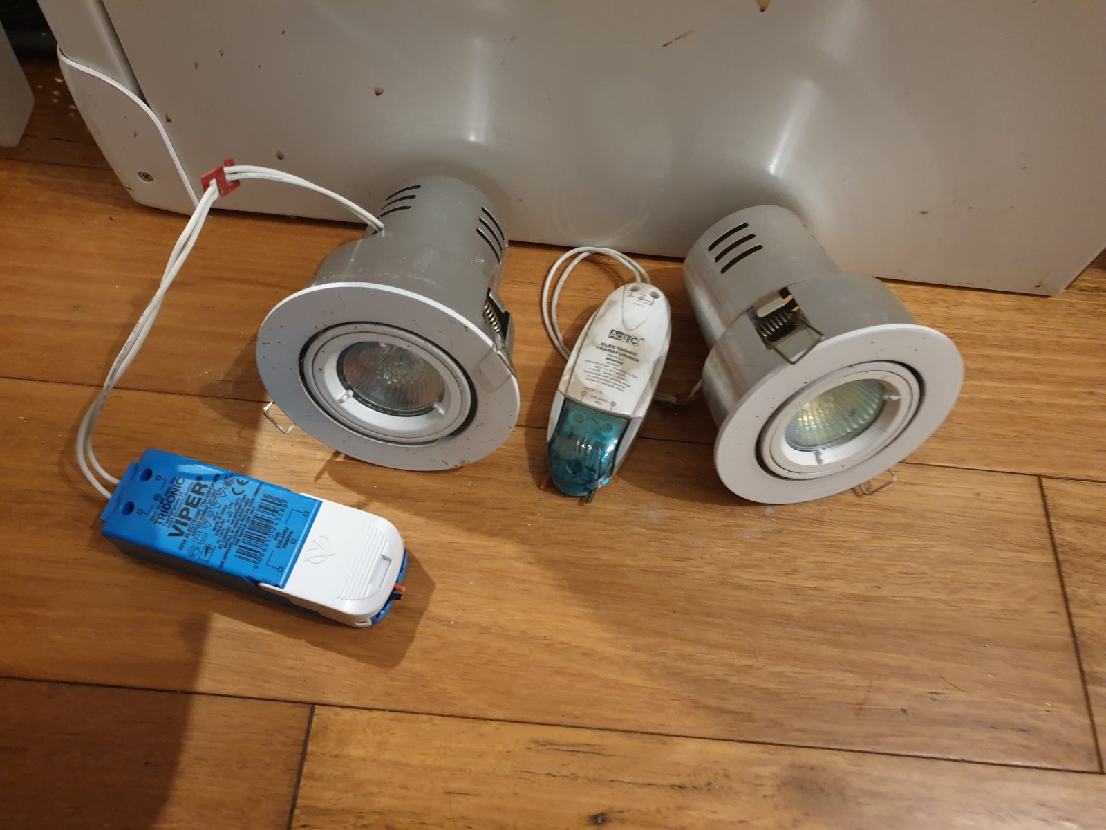 8 x Halogen Lights, Transformers, and Bulbs - FREE - Pay it Forward ...