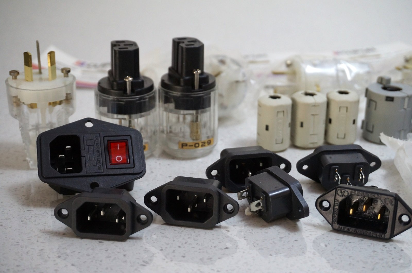 SOLD: FS: Bulk lot- Clipsal 1439SHD mains plugs, IEC's, ferrite rings ...