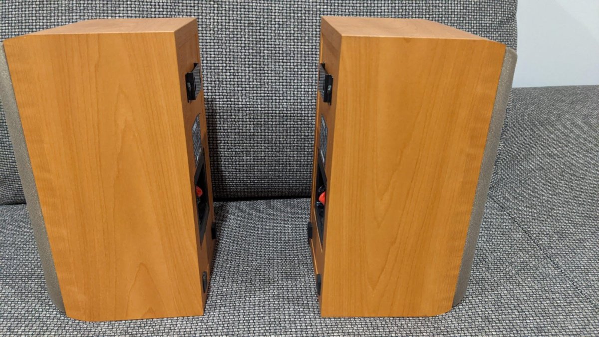 Yamaha NS-E56 baby bookshelf speakers - Stereo, Home Cinema, Headphones Components - StereoNET
