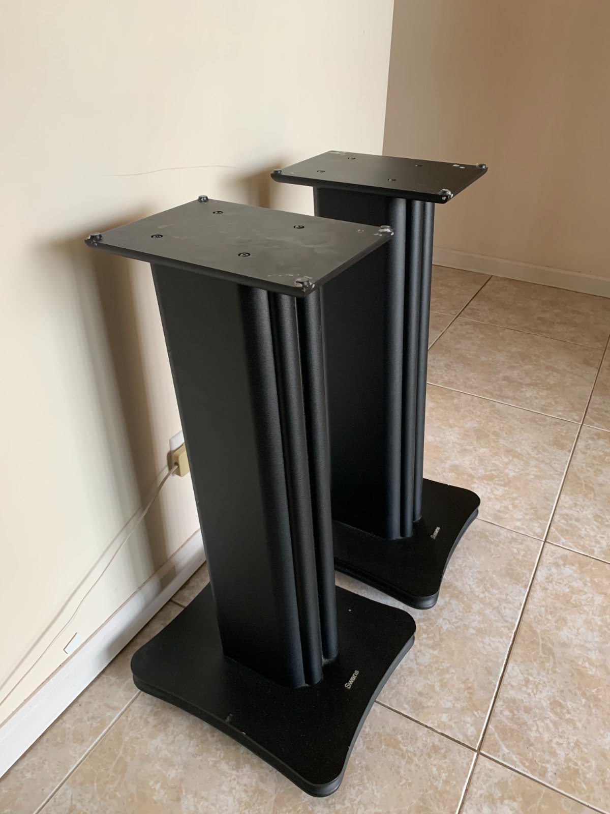 SOLD: FS: Swan D-Stand for Bookshelves Speaker |﻿ Hi-Fi and Cinema ...