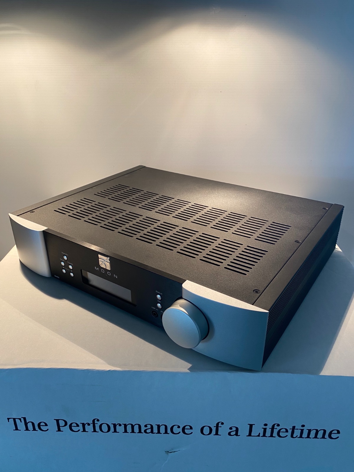 Simaudio MOON 240i Integrated Amplifier - 4 weeks old - Stereo, Home ...