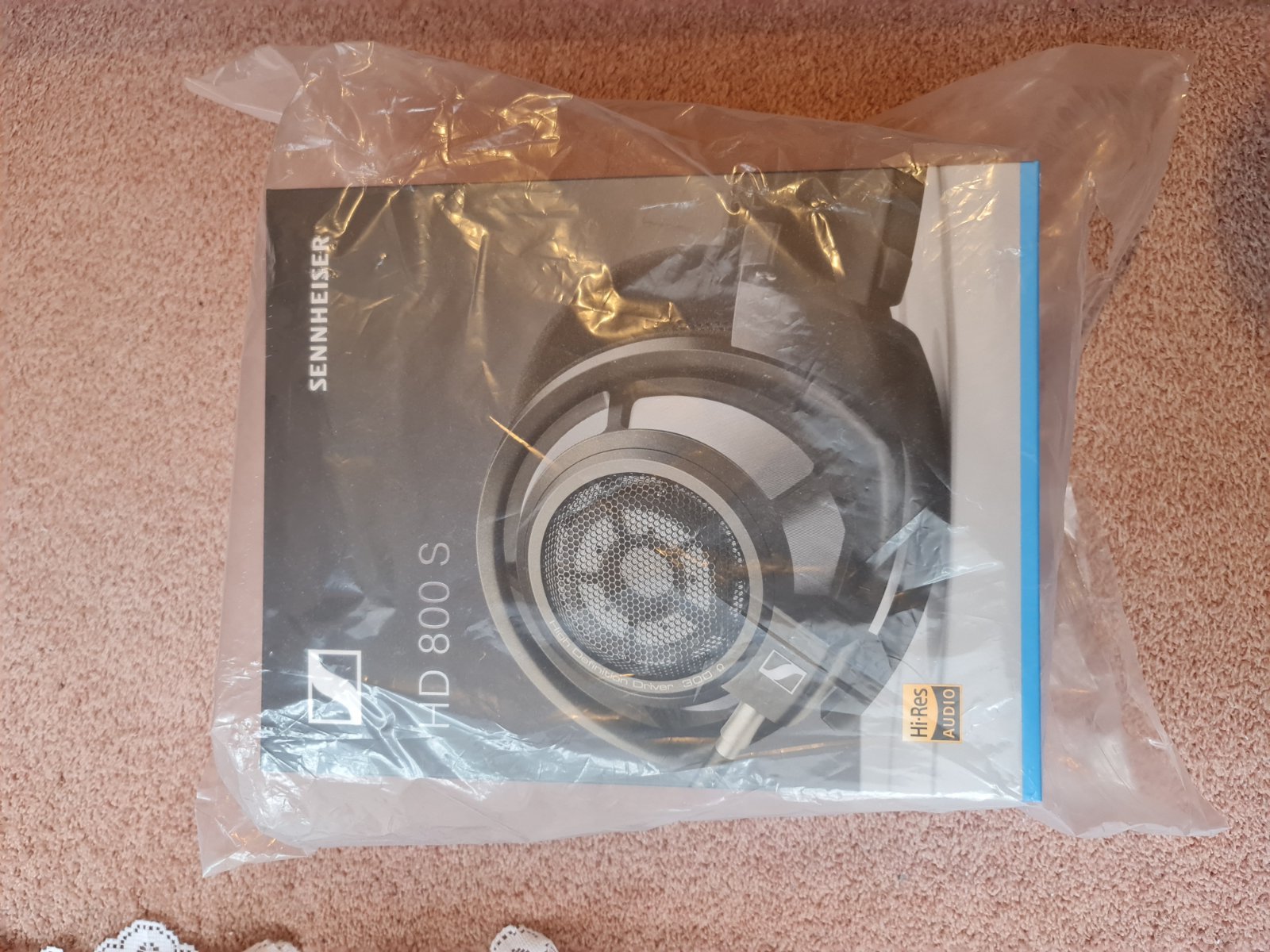 SOLD: FS: Sennheiser HD800S AS NEW - plus Woo Audio stand - Stereo ...