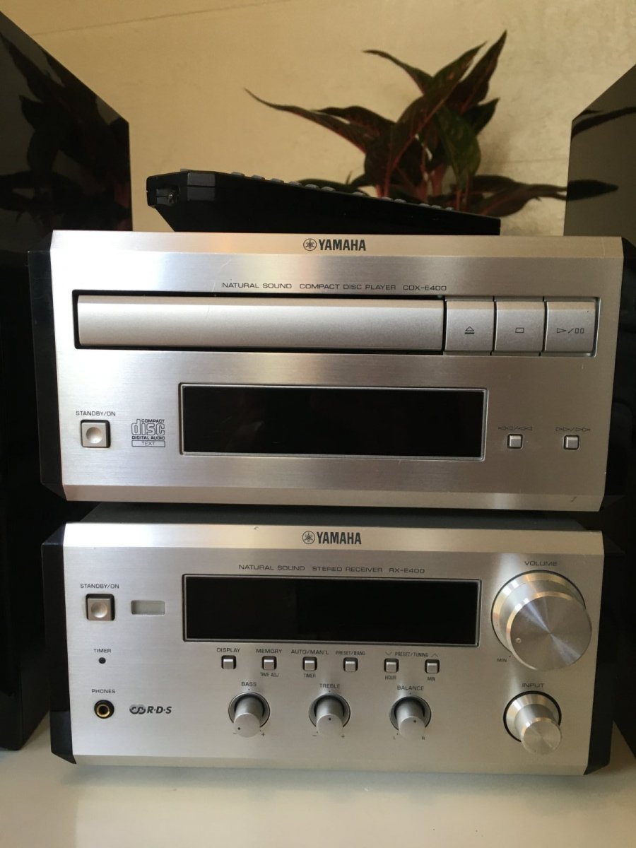 Yamaha (CDX E400) - includes CD player, tuner, speakers, remote and ...