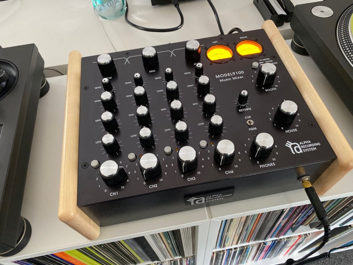 playing two turntables - rotary mixers for home use? - Turntables ...