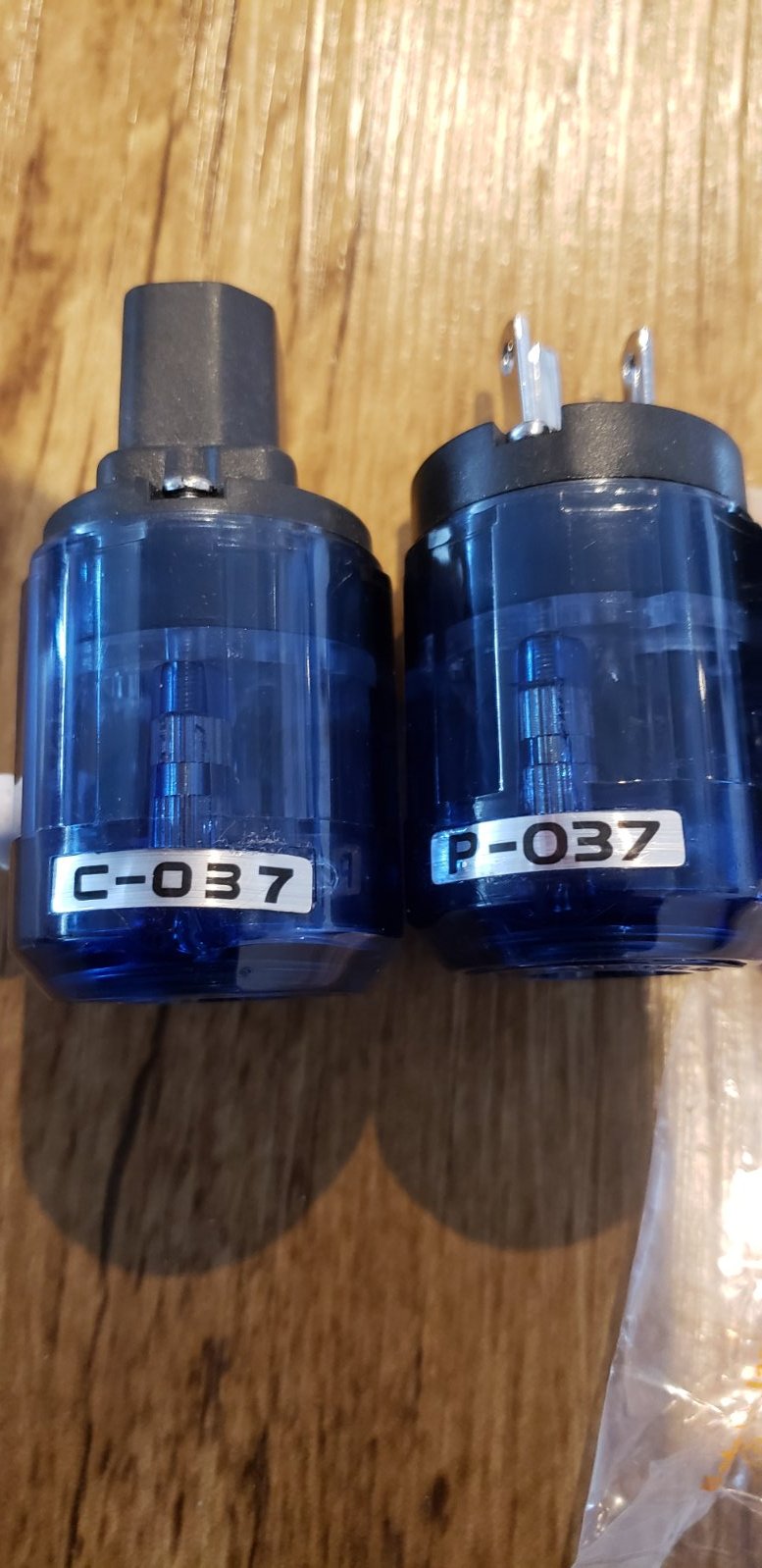 Oyaide Rhodium P-O37 US AC Power Plugs (2) & C-037 IEC plug - Hi-Fi and ...