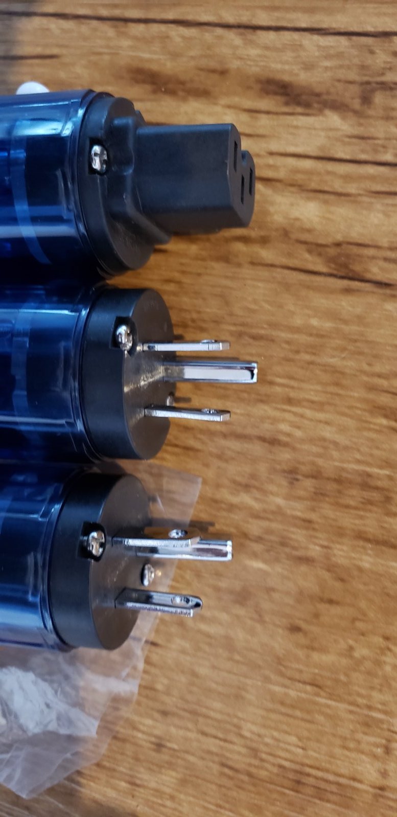 Oyaide Rhodium P-O37 US AC Power Plugs (2) & C-037 IEC plug |﻿ Hi-Fi ...