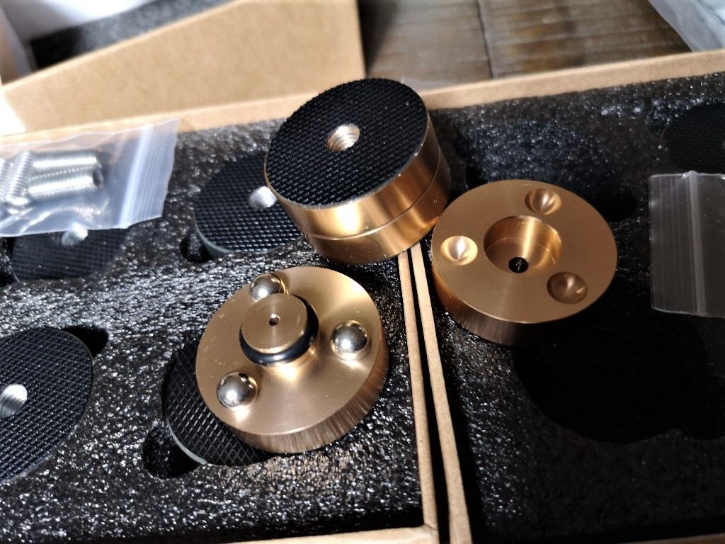 FS: Acoustic Feet ( Gold ) 8pcs |﻿ Hi-Fi and Cinema Cables & Accessories