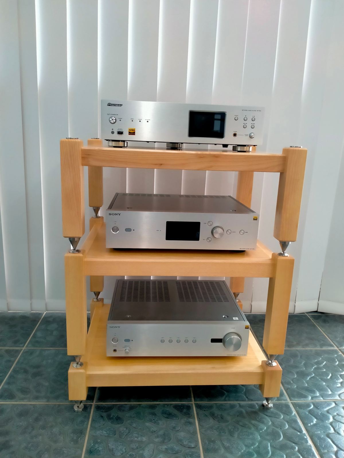 Hi-End 3 tier Audio Stand. - Hi-Fi and Cinema Cables & Accessories ...
