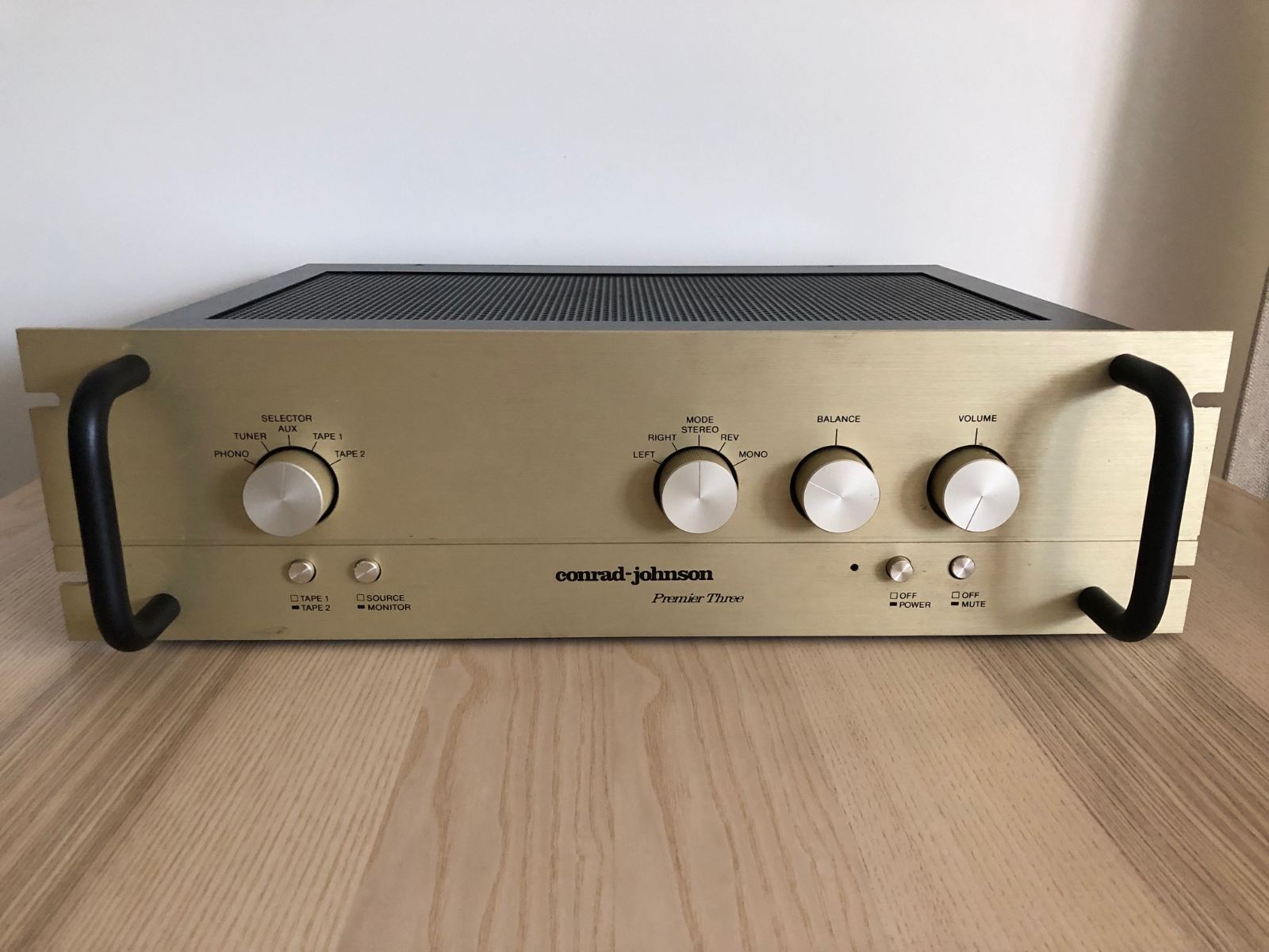 FS: Conrad Johnson Premier Three Tube Preamp build in Phono Stage ...