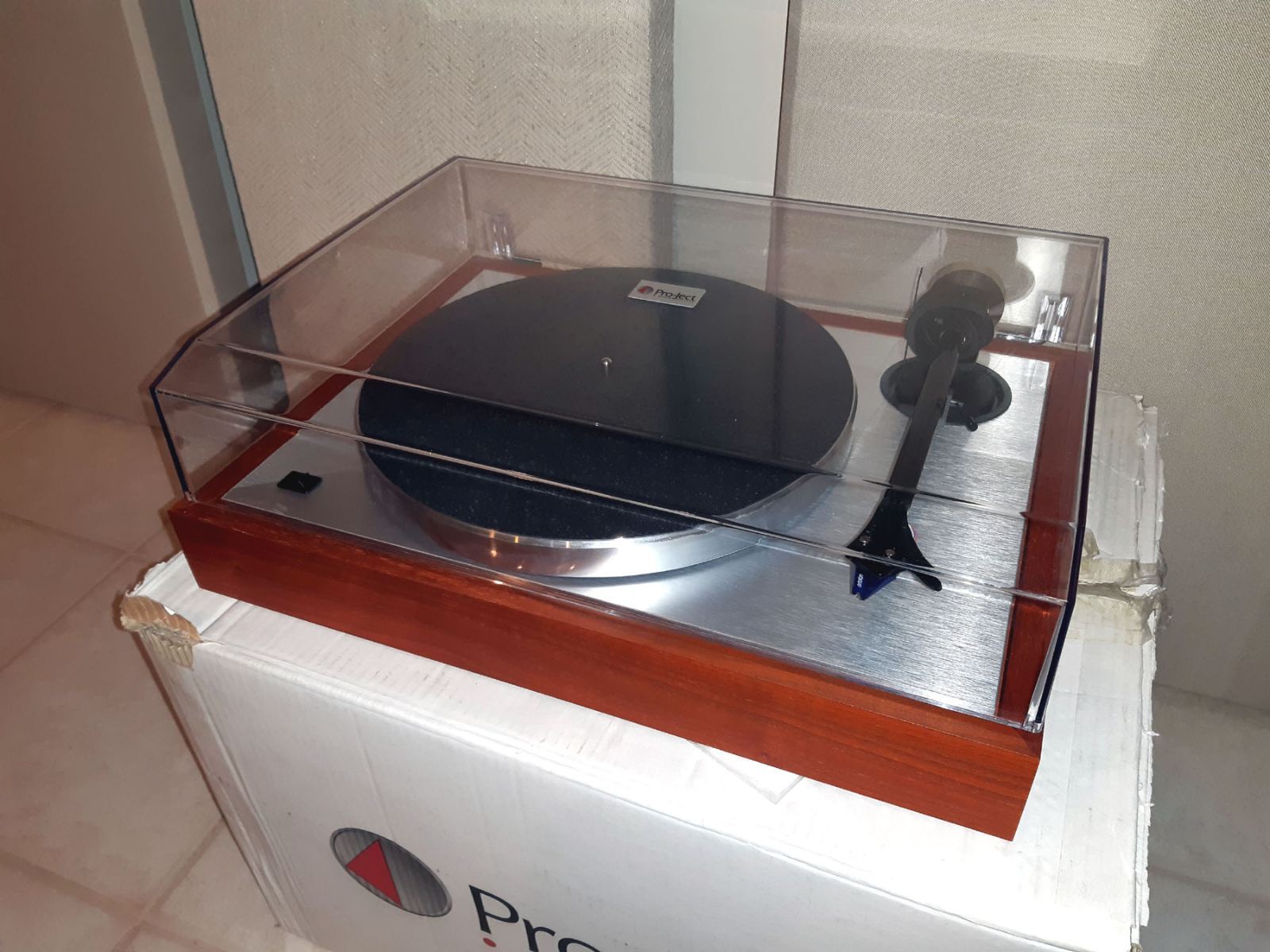 Project CLASSIC Turntable in mint condition with upgrades! - Stereo ...