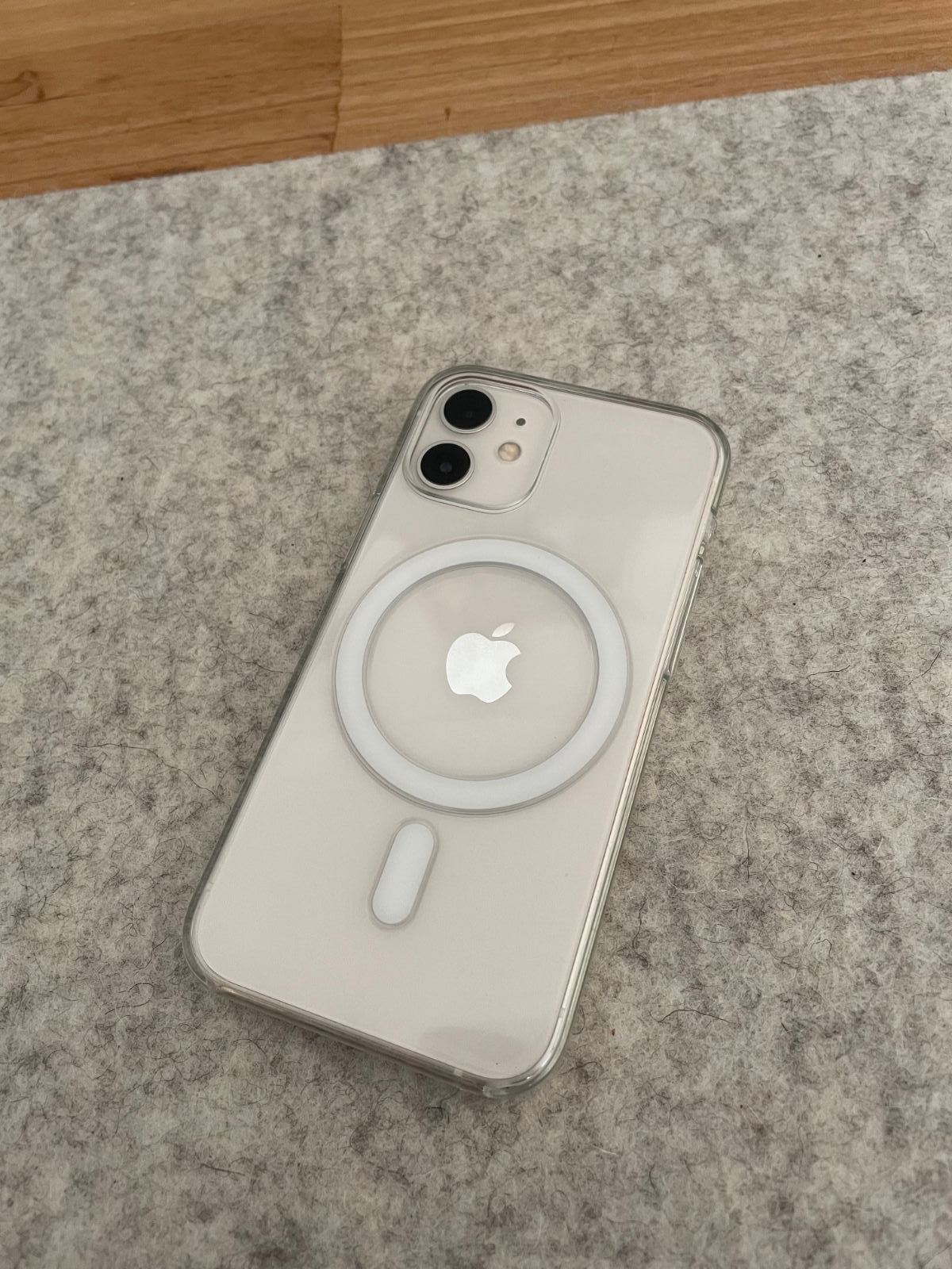 FS: iPhone 12 mini 64gb (white) with clear Apple magsafe case ...