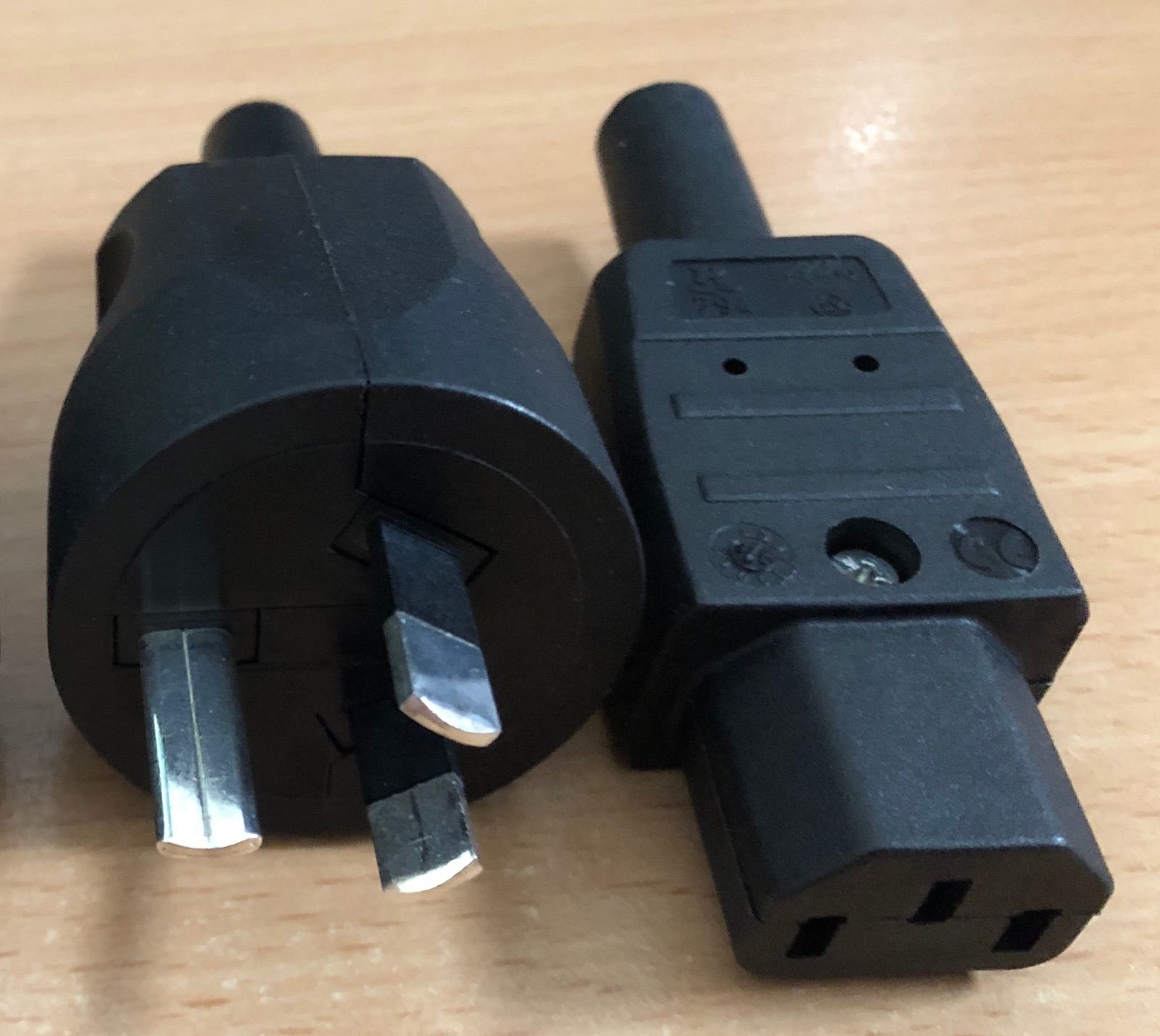 Martin Kaiser Silver-plated AU Plug w/ matching Silver-plated Martin ...