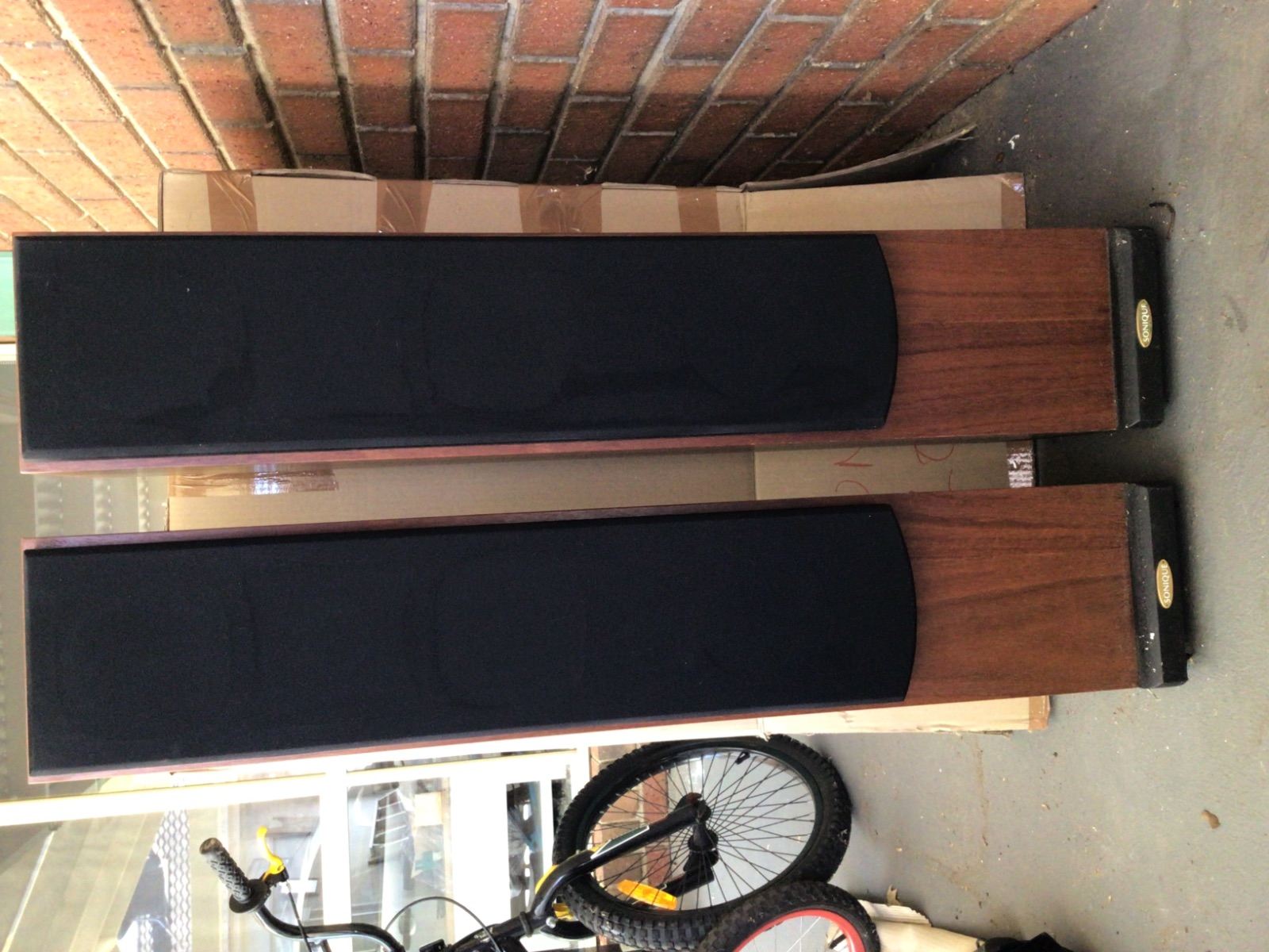 NAD 7.1 System including NAD T773 Amp with remote plus Sonique SAV 5 ...