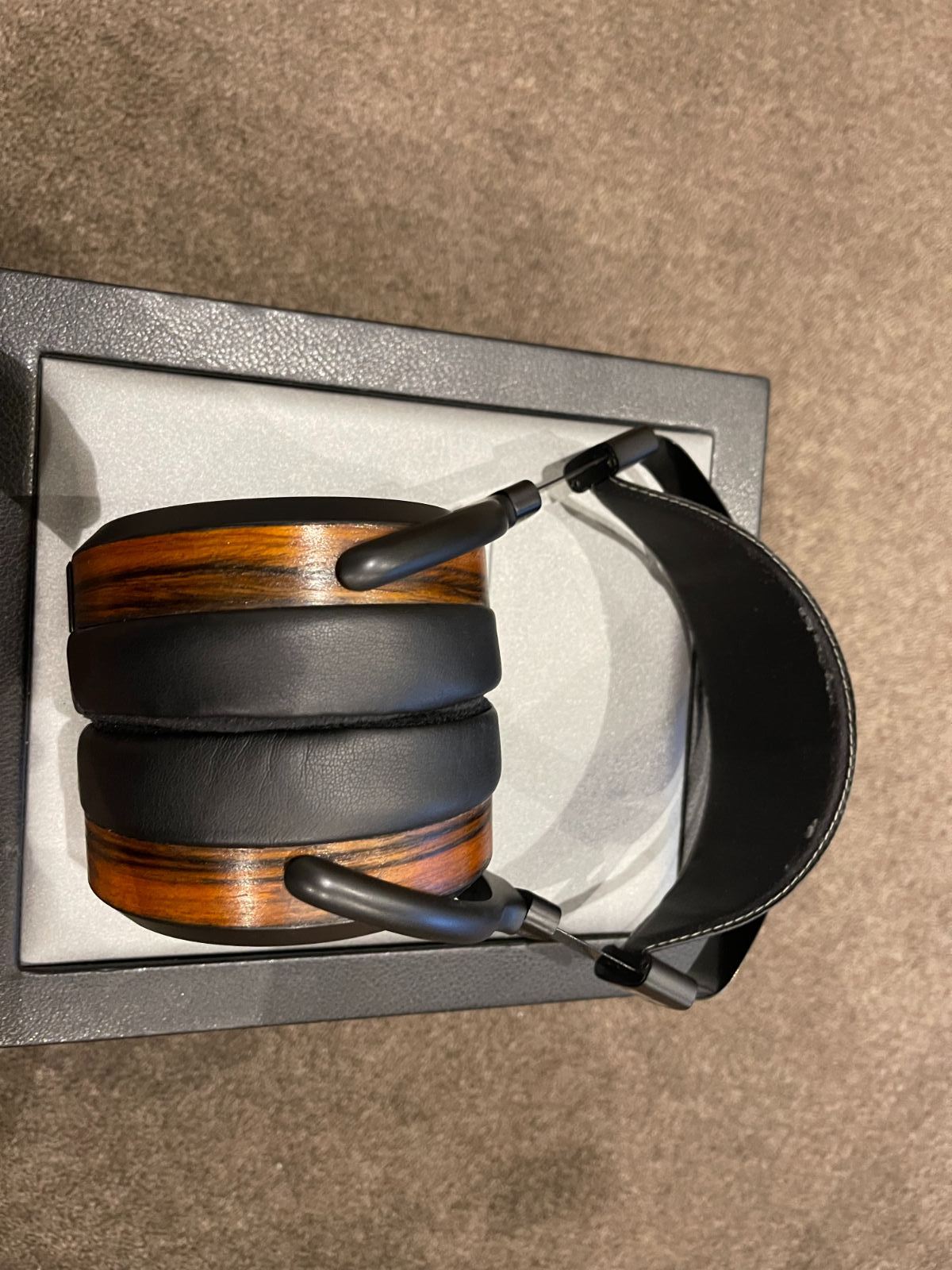 Price drop: Hifiman HE-560 Planar Magnetic Headphones - Stereo, Home ...